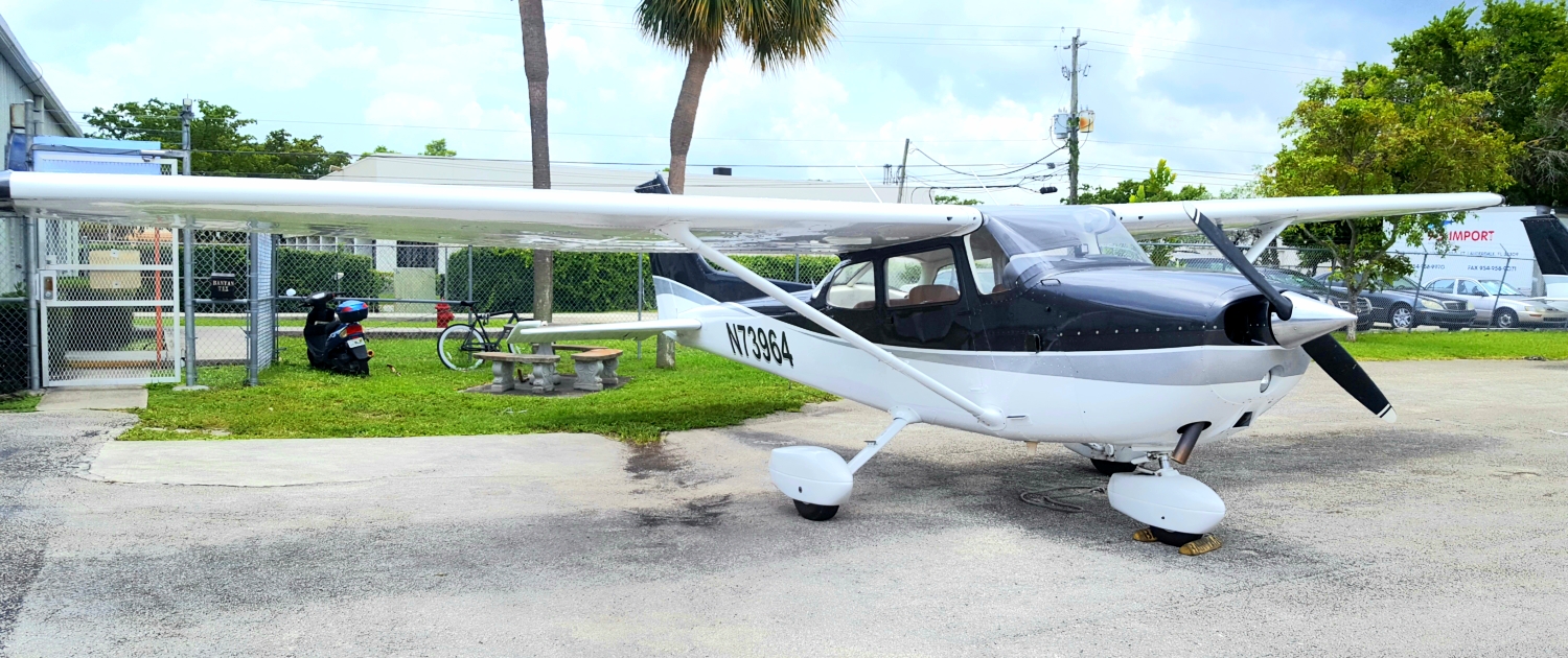 C172 plane - Miami Flight Academy